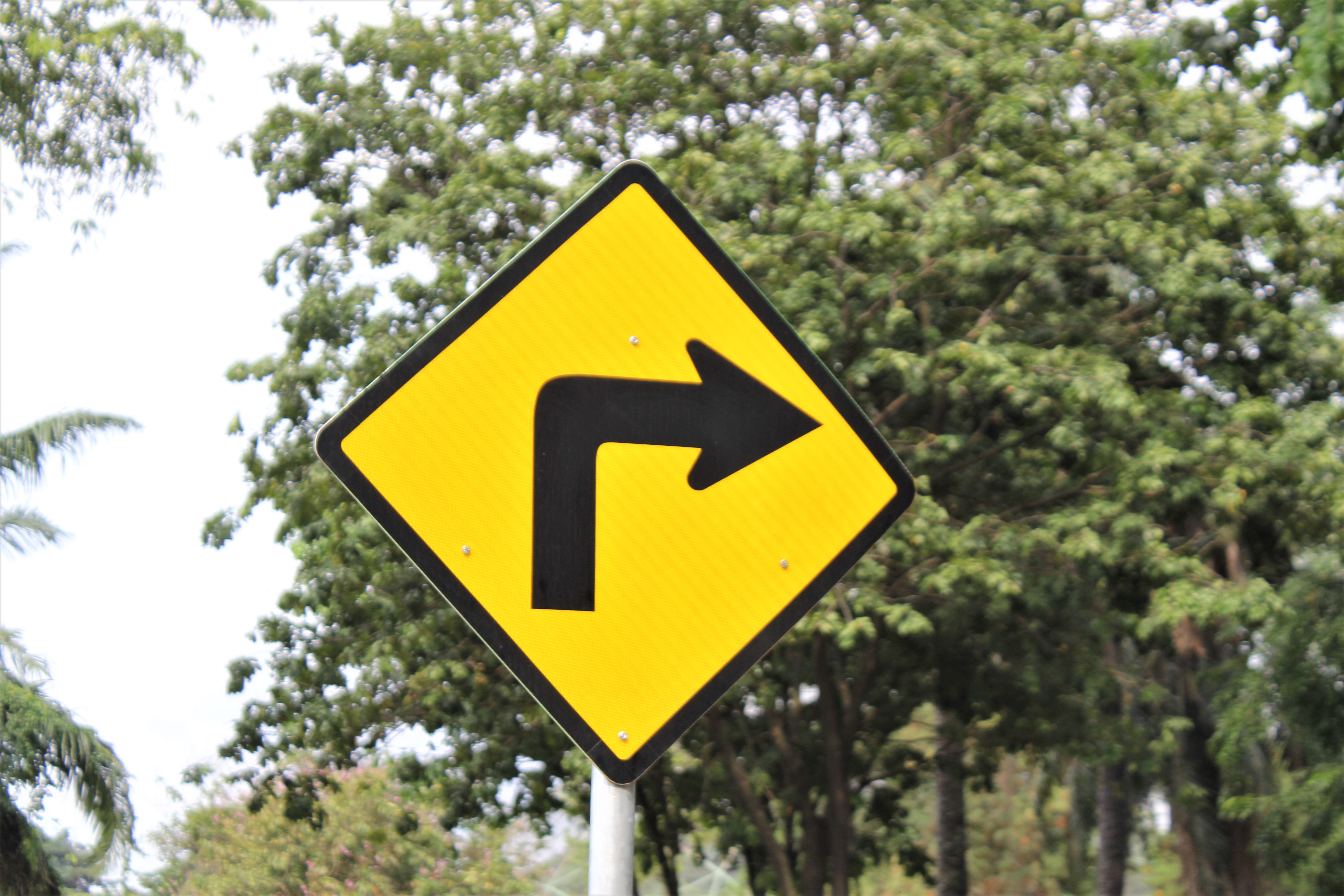 Entenda o que é curva acentuada e fechada! | Baterias Heliar